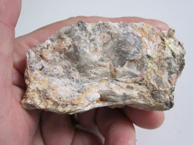 Bismuth natif, Zavaritskite, Russellite, carrière de Beauvoir à ...
