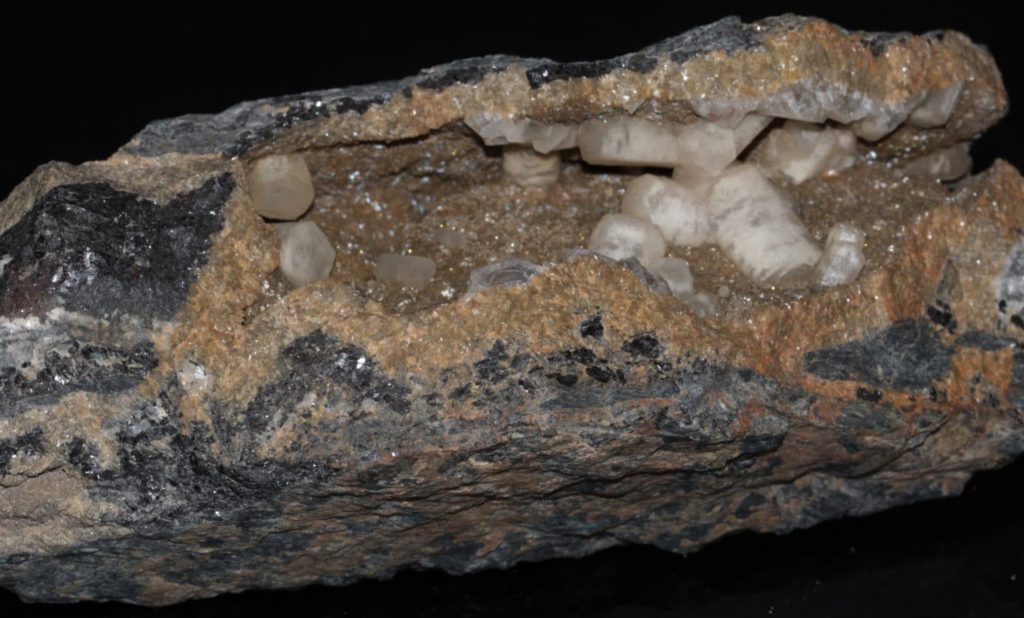 Géode de sidérite avec calcite de la Carrière du Rivet (Tarn)