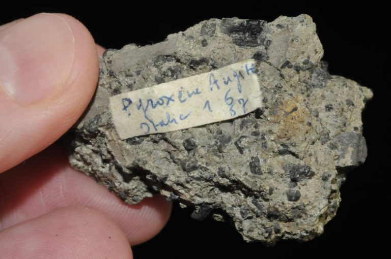 Augite pyroxène d'Italie (ex Deyrolle)