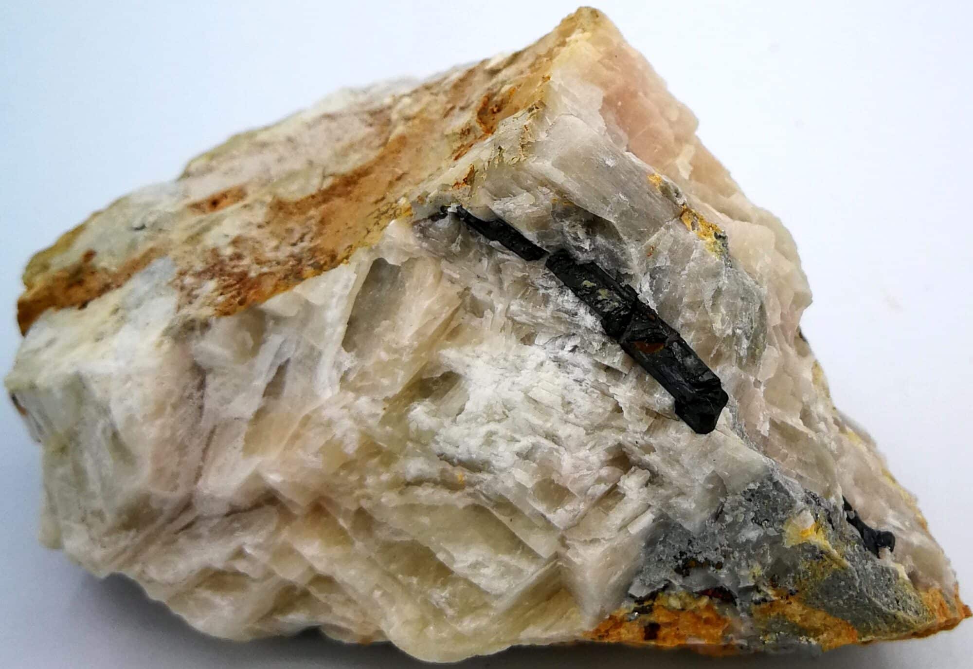 Brannerite en cristaux, minéral en vente, description, photos, vidéo.