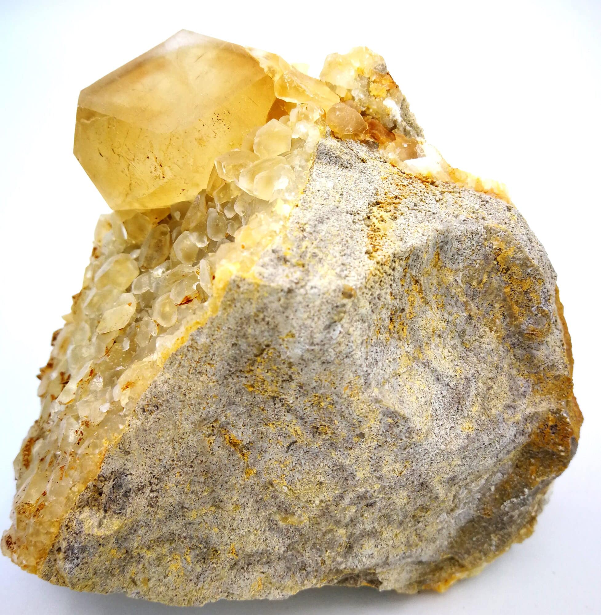 Calcite, carrière de Landelies, Montigny-le-Tilleul, Hainaut, Belgique.
